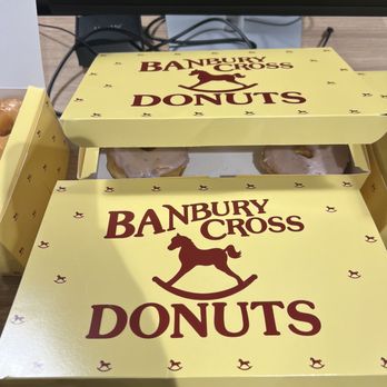 BANBURY CROSS DONUTS - Updated June 2024 - 304 Photos & 489 Reviews ...