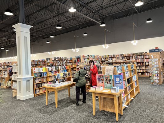 SCHULER BOOKS - Updated December 2025 - 42 Photos & 15 Reviews - 7260 ...