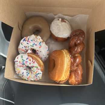 YOYO DONUTS - Updated December 2025 - 322 Photos & 322 Reviews - 5757 ...