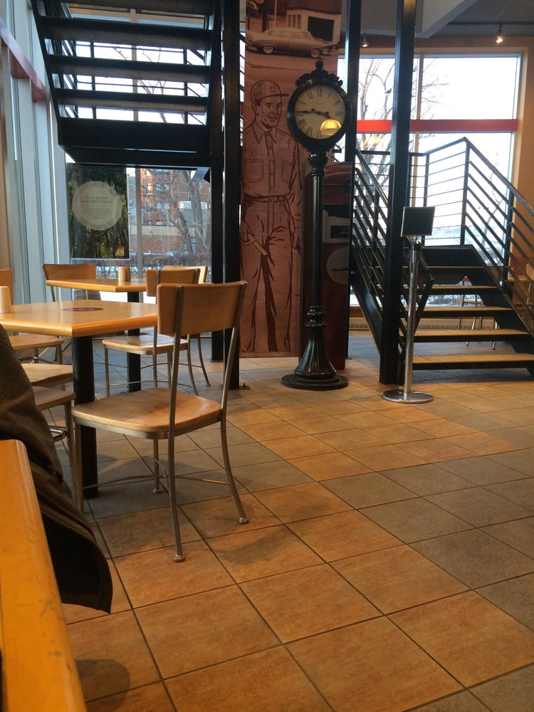 ST-HUBERT EXPRESS - Updated October 2024 - 12 Photos - 4120 Boulevard ...