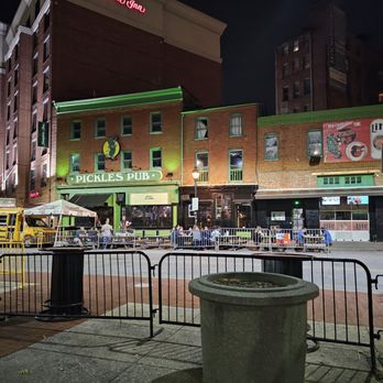 PICKLES PUB - Updated September 2024 - 298 Photos & 433 Reviews - 520 ...