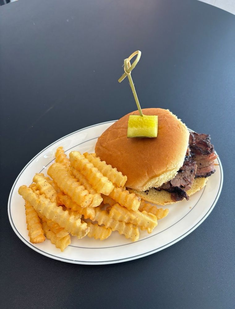 MAPLE LEAF CAFE - Updated December 2025 - 10 Photos - 109 E 34th St ...