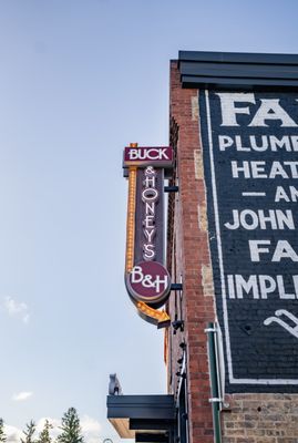 BUCK & HONEYS-MOUNT HOREB - Updated May 2025 - 50 Photos & 25 Reviews ...