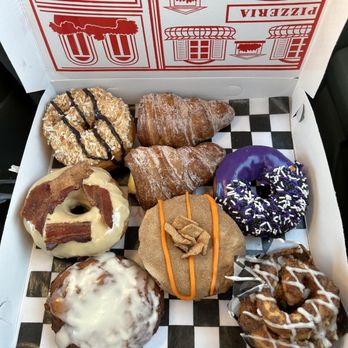 DIABLO DOUGHNUTS - Updated June 2024 - 703 Photos & 379 Reviews - 7698 ...