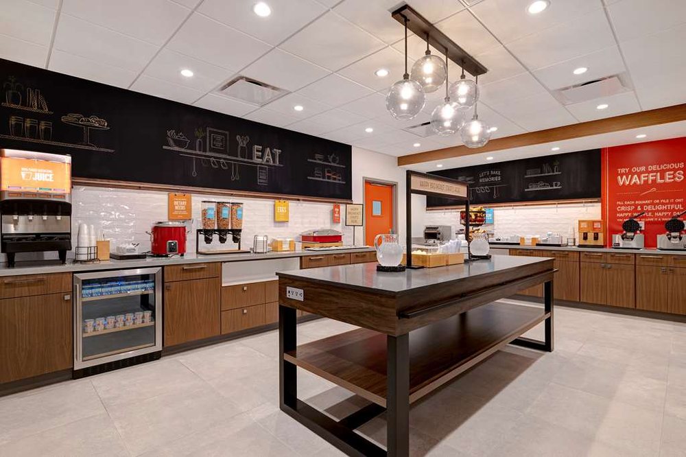 HAMPTON INN CROWN POINT - 40 Photos - 10850 Delaware Pkwy, Crown Point ...