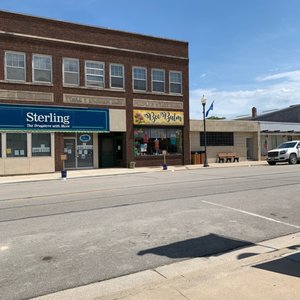 RED-ROXY QUILT CO - 14 Photos - 415 W Water St, Decorah, IA - Yelp