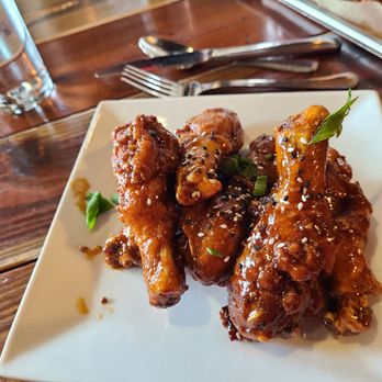 TAPPED - TAPHOUSE & KITCHEN - Updated November 2025 - 186 Photos & 275 ...