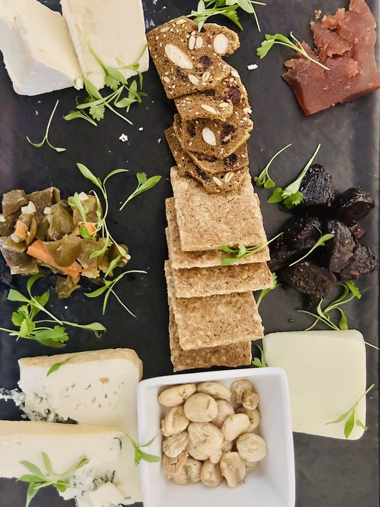 THREE ROSES TAVERN - Updated October 2025 - 69 Photos & 58 Reviews ...