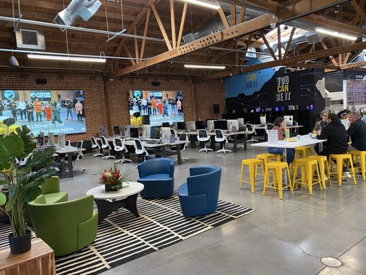 THE BEEHIVE - Updated December 2025 - 59 Photos & 11 Reviews - 961 E ...