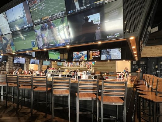 WALK-ONS SPORTS BISTREAUX - Updated September 2025 - 28 Photos & 15 ...