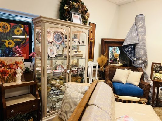 QUANTUM HOUSE RESALE SHOP - Updated September 2025 - 38 Photos & 23 ...