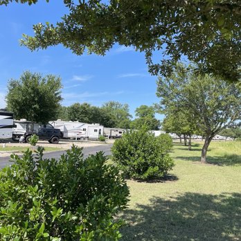 FLAT CREEK FARMS RV RESORT - Updated October 2025 - 38 Photos & 16 ...