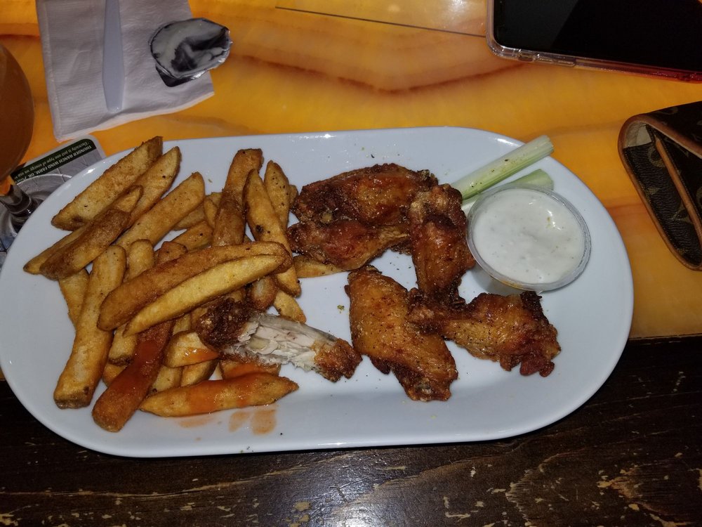 HALFTIME BAR & GRILL - Updated October 2025 - 21 Photos & 31 Reviews ...
