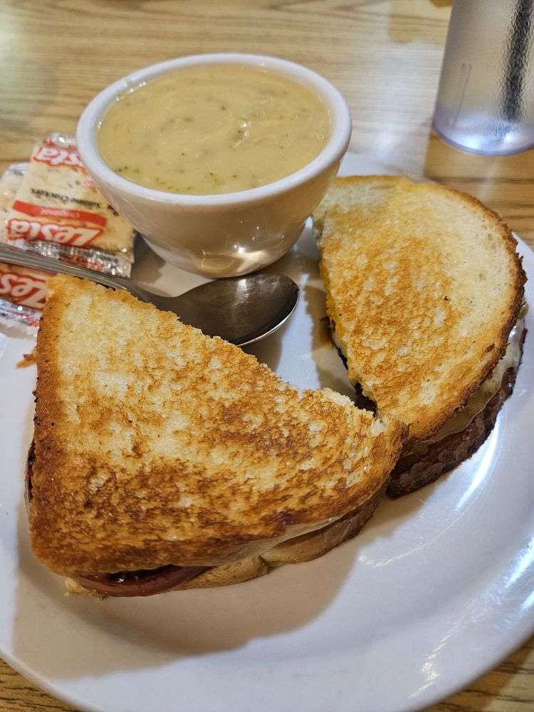 ELROY EATERY - Updated January 2025 - 13 Photos - 213 S Main St, Elroy ...