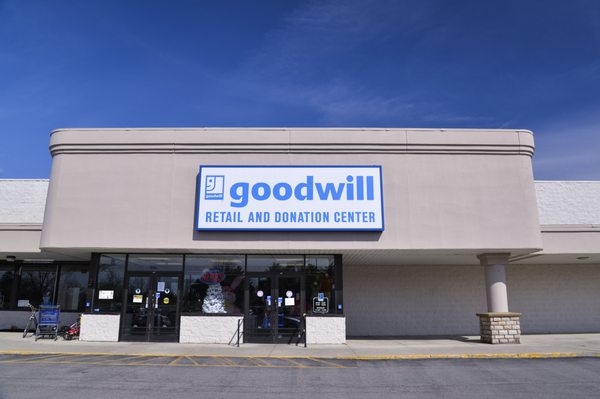 GOODWILL - Updated December 2025 - 14 Reviews - 1137 Columbus Pike ...