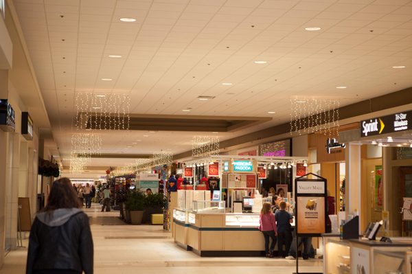 VALLEY MALL - Updated April 2026 - 22 Reviews - 1925 E Market St ...