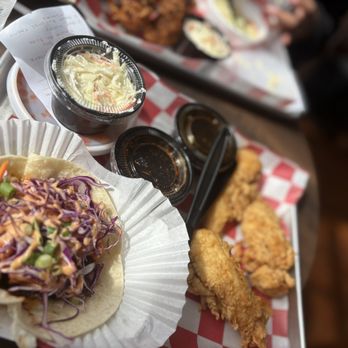 CM CHICKEN OF LOUISVILLE - Updated December 2025 - 240 Photos & 106 ...