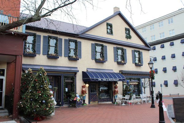 THE PUB & RESTAURANT - Updated July 2024 - 280 Photos & 465 Reviews ...