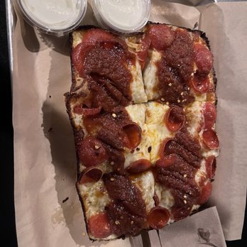 PROGRESS PIZZA - 23 Photos & 11 Reviews - 701 Indiana Ave, Wichita ...