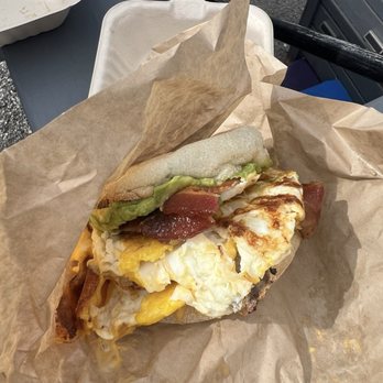 CURBSIDE ON THE RUN - Updated August 2024 - 122 Photos & 168 Reviews ...