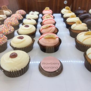 B CUPCAKES - Updated January 2026 - 155 Photos & 150 Reviews - 3030 E ...