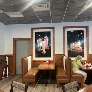 UNIVERSITY DINER - Updated December 2025 - 66 Photos & 27 Reviews ...