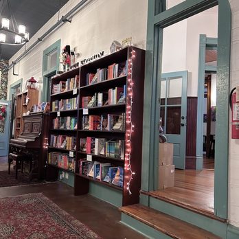 VINTAGE BOOKSTORE AND WINE BAR - Updated September 2024 - 160 Photos ...