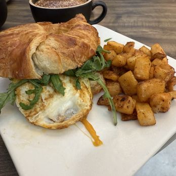 PERLA COFFEE CO & EATERY - Updated August 2025 - 136 Photos & 48 ...