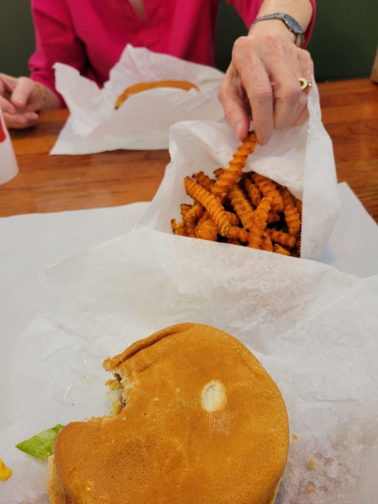 COUNTRY BURGER - Updated August 2025 - 97 Photos & 204 Reviews - 3115 W ...