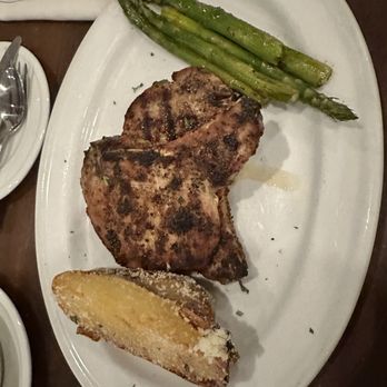 G & M RESTAURANT & LOUNGE - Updated April 2025 - 2806 Photos & 3562 ...