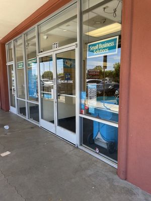 THE UPS STORE - Updated May 2025 - 44 Photos & 65 Reviews - 1731 Howe ...
