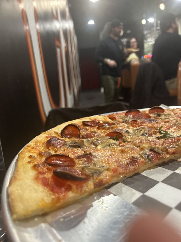 SLICE GODZ PIZZERIA - 20 Photos & 21 Reviews - 16727 Bear Valley Rd ...