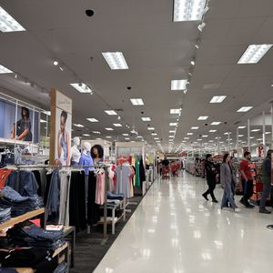 NIKE FACTORY STORE - VACAVILLE - Updated January 2025 - 144 Photos ...