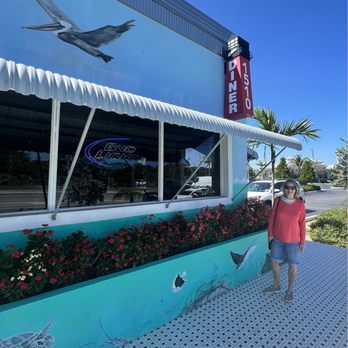 LIGHTHOUSE DINER - Updated January 2025 - 208 Photos & 204 Reviews ...