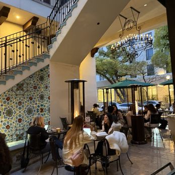URTH CAFFÉ-PASADENA - Updated July 2025 - 8356 Photos & 4150 Reviews - 594 E Colorado Blvd ...