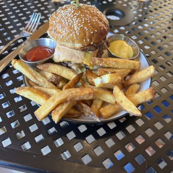 THE ESSENTIAL - Updated December 2025 - 685 Photos & 469 Reviews - 2215 ...