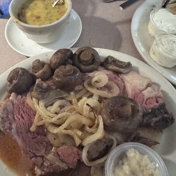 MAPLE TREE SUPPER CLUB - Updated December 2025 - 99 Photos & 110 ...