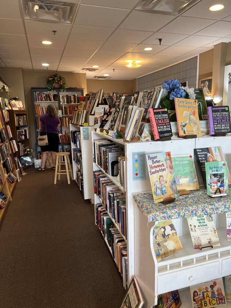 THE CORNER BOOKSTORE - Updated October 2025 - 16 Photos - 106 Village ...