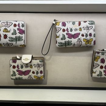 LEGENDS OUTLETS - KANSAS CITY - Updated January 2026 - 162 Photos & 148 ...