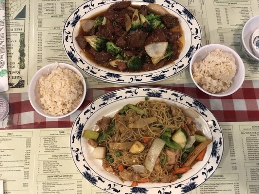 Sam and Lee’s Restaurant - Takeout & Delivery - 25 Photos & 30 Reviews ...