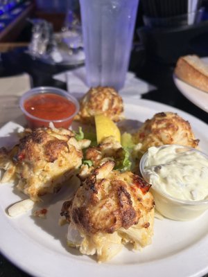 HAZELWOOD INN - 148 Photos & 155 Reviews - 4937 Hazelwood Ave ...