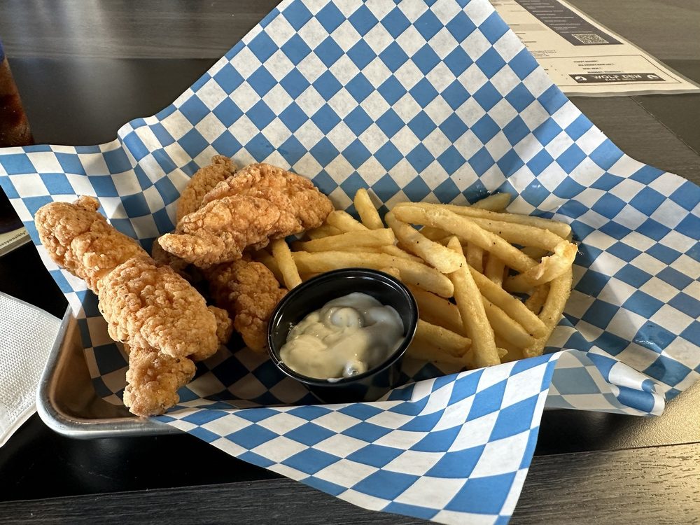 THE WOLF DEN BAR AND GRILL - Updated January 2025 - 55 Photos - 501 ...