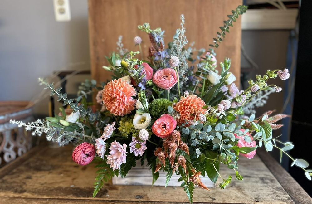 FLOWERS IN BLOOM - Updated September 2025 - 54 Photos & 10 Reviews ...