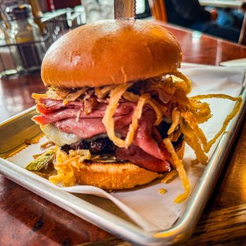 THE BURGER SALOON - Updated December 2024 - 511 Photos & 656 Reviews ...