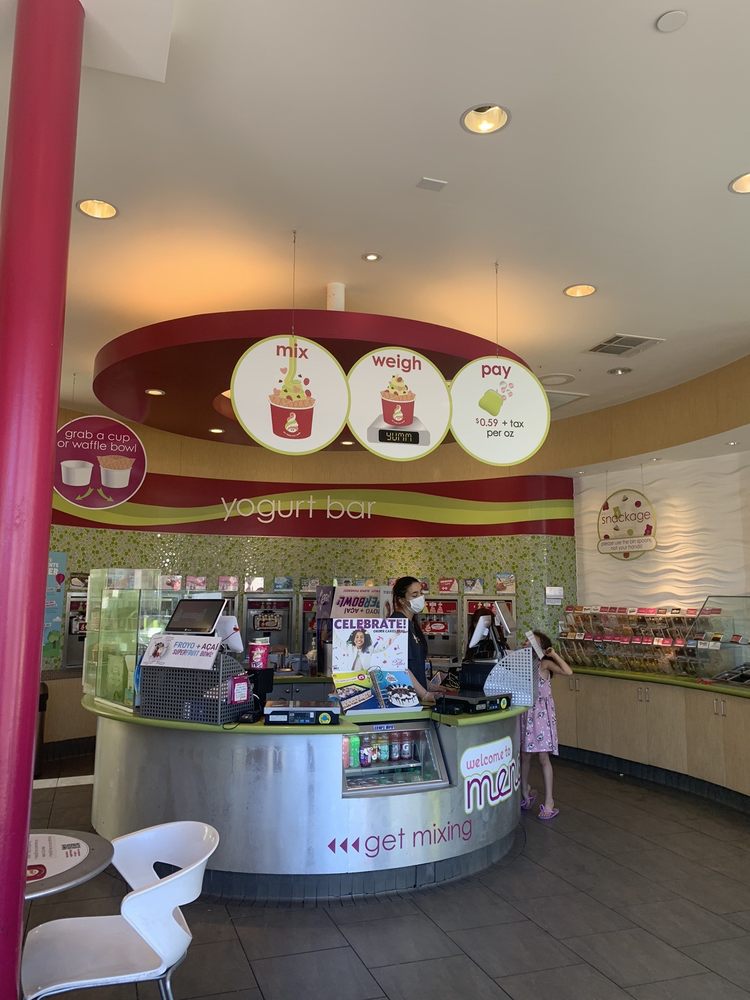 Menchie's, Encino | Roadtrippers