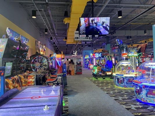 ROUND1 BOWLING & ARCADE - ELIZABETH - Updated December 2025 - 42 Photos ...