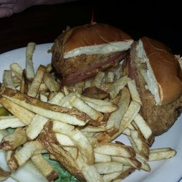 HAT TRIX BAR AND GRILL Hamburg, NY - Updated November 2024 - 28 Photos ...