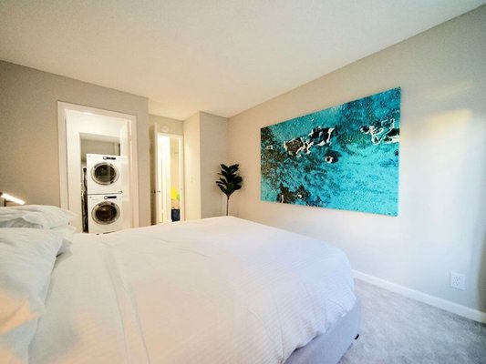 555 APARTMENTS - Updated May 2026 - 15 Photos - 549 South Park Victoria ...