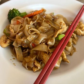 LAI THAI KITCHEN - 174 Photos & 197 Reviews - 1621 Leonard St NE, Grand ...