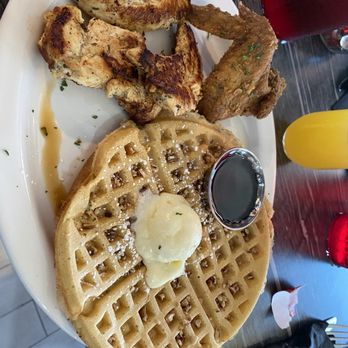 JOHNNY’S WORLD FAMOUS CHICKEN & WAFFLES - Updated July 2024 - 84 Photos ...